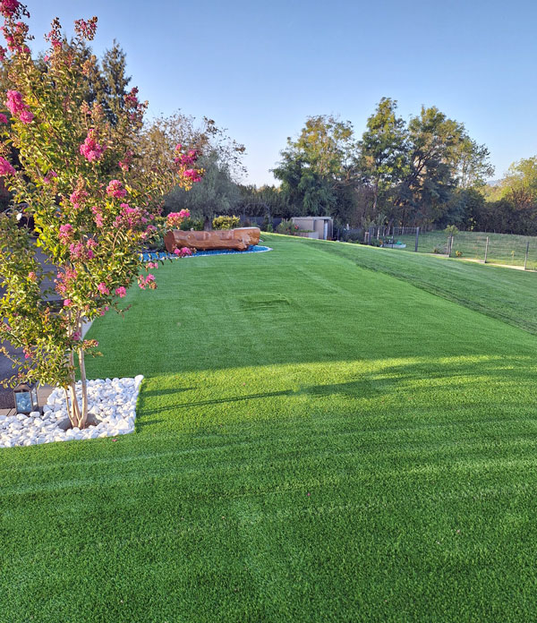 Peut-on poser du gazon artificiel durant la saison automne hiver